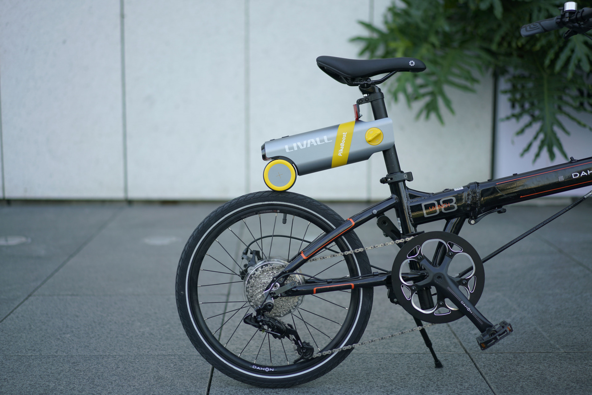 This conversion kit transforms your bike into an e-bike in 30 seconds!
