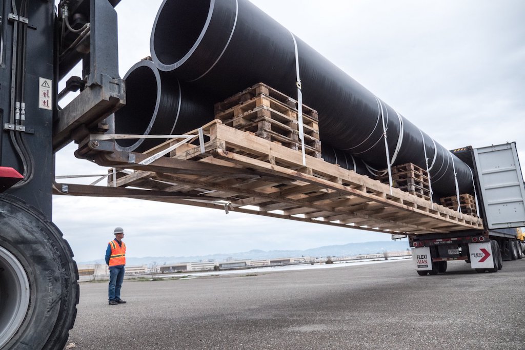 This Giant Ocean Cleaning Machine Will Tackle the World's Plastic ...
