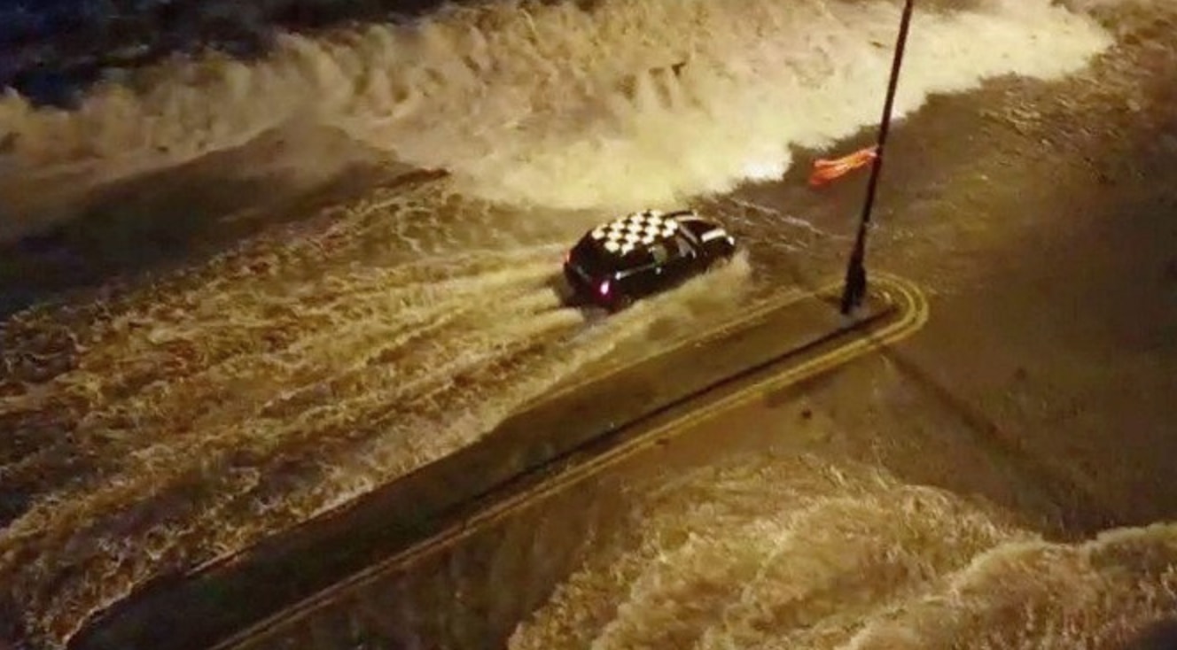 Mini Cooper Driver Takes on the Ferocious Storm Eleanor by Driving ...