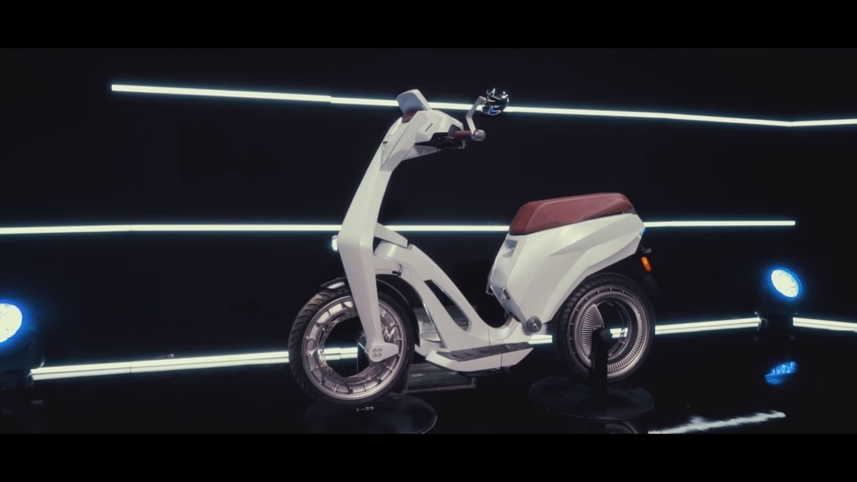 This Fully Collapsible Electric Scooter is the Height of Convenience in ...