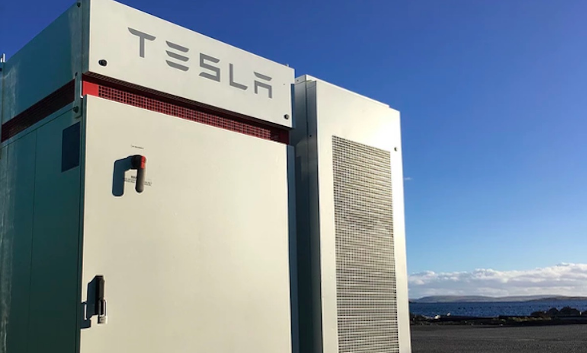 Tesla Delivers Powerpack to Scottish Tidal Power Station