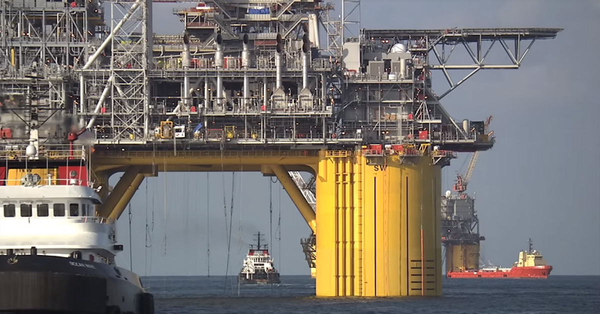 6 Most Impressive Oil Platforms of the Seas