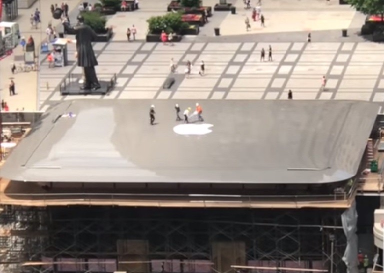 The Roof of the New Apple Store in Chicago Is Basically a Giant MacBook