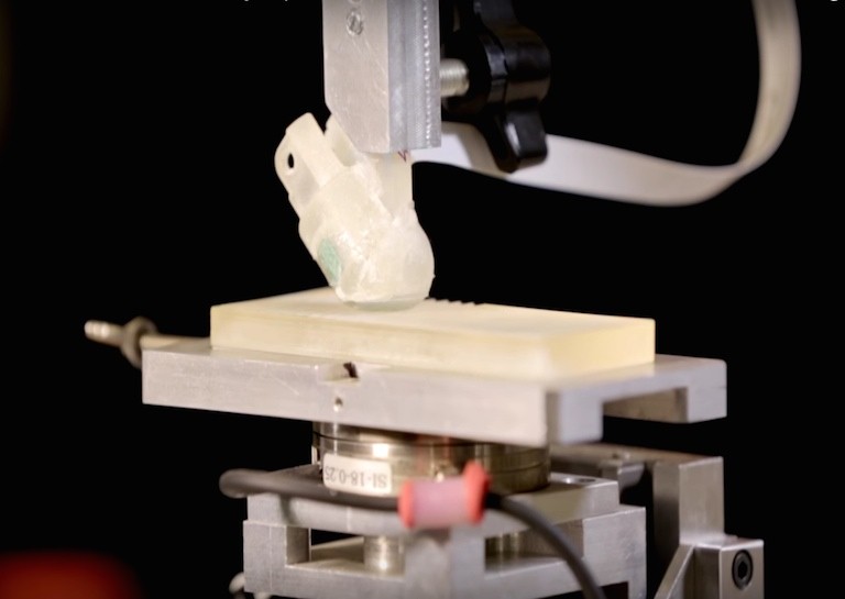 Amputees can now feel with new bionic fingertip