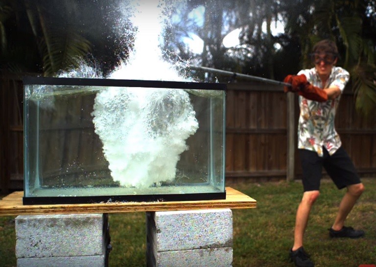 This YouTuber Poured Molten Salt into Water – and it EXPLODED