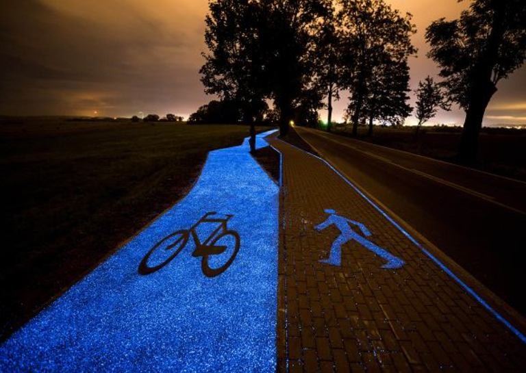 Poland Debuts Amazing New Solar-Powered Bike Lane