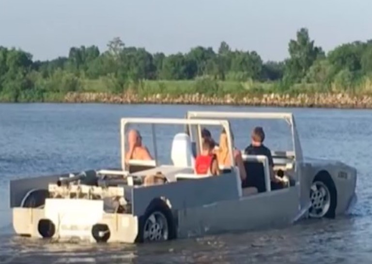 Man Build DIY Amphibious Car with Retractable Wheels