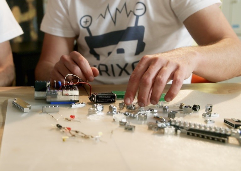 Building Blocks Integrated with Electricity and Bluetooth!