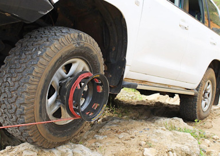 Detachable Wheel Winch Helps Get Your Car Unstuck