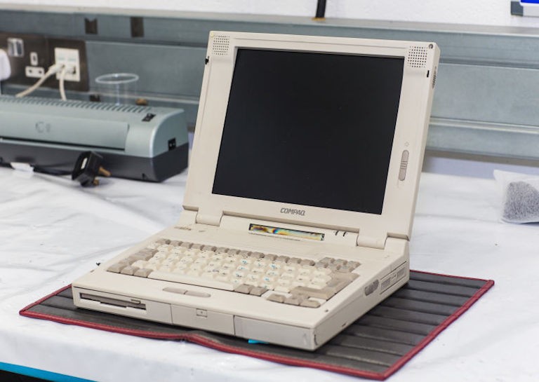 McLaren Needs a 1990s Laptop to Service their F1 Supercar