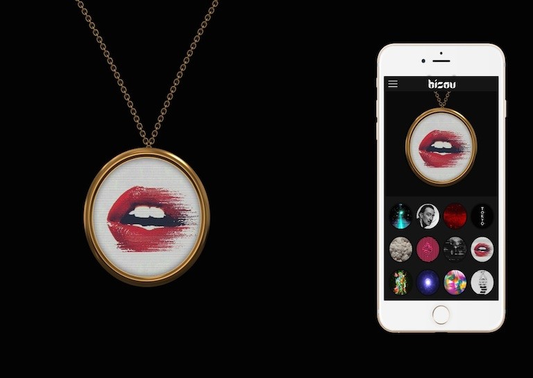 Customizable Digital Necklace can Display Anything you Want
