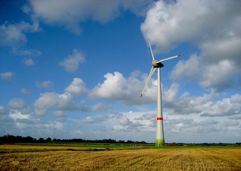 Stunning Video of a Massive Powerful Wind Turbine
