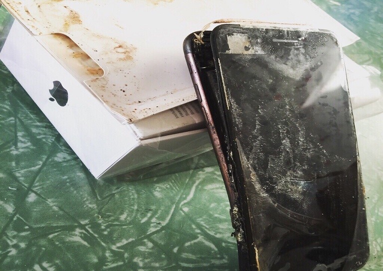 iPhone Copies Samsung's "Exploding Phones"