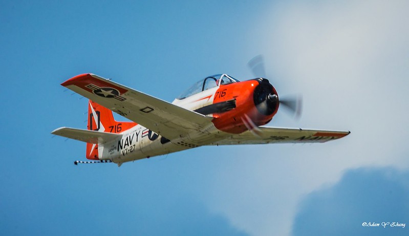 How Would a Modern Jet Fare Against Propeller Planes in WW2?