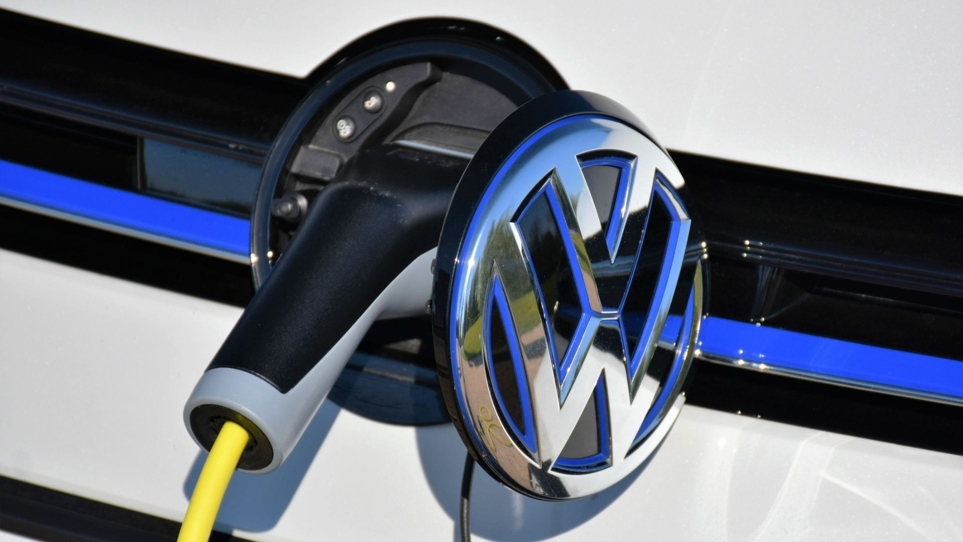 VW CEO Says Electric Batteries Are Better than Hydrogen Cars | IE