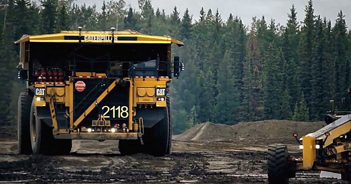Caterpillar's Autonomous Mega-Trucks - Future Mining? | IE
