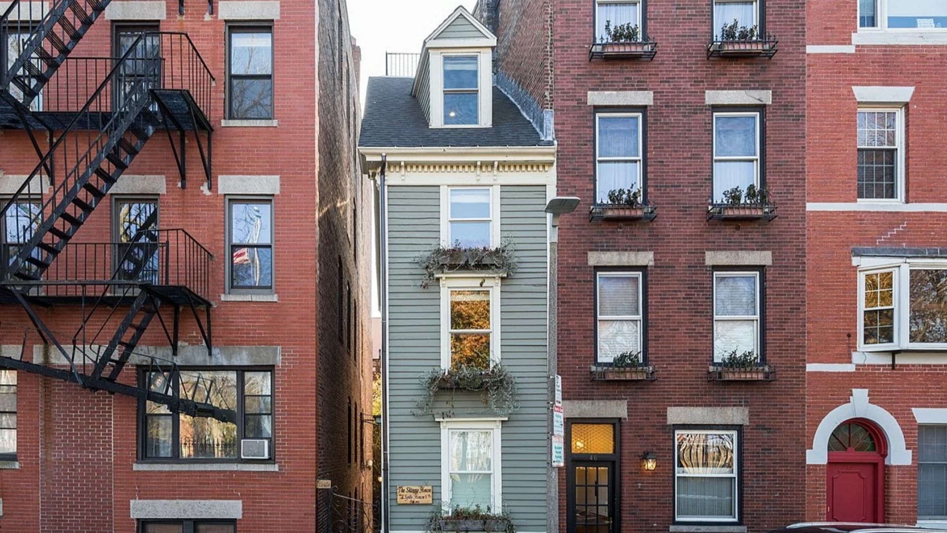 The Narrowest Buildings in the World Are "Spite Houses"