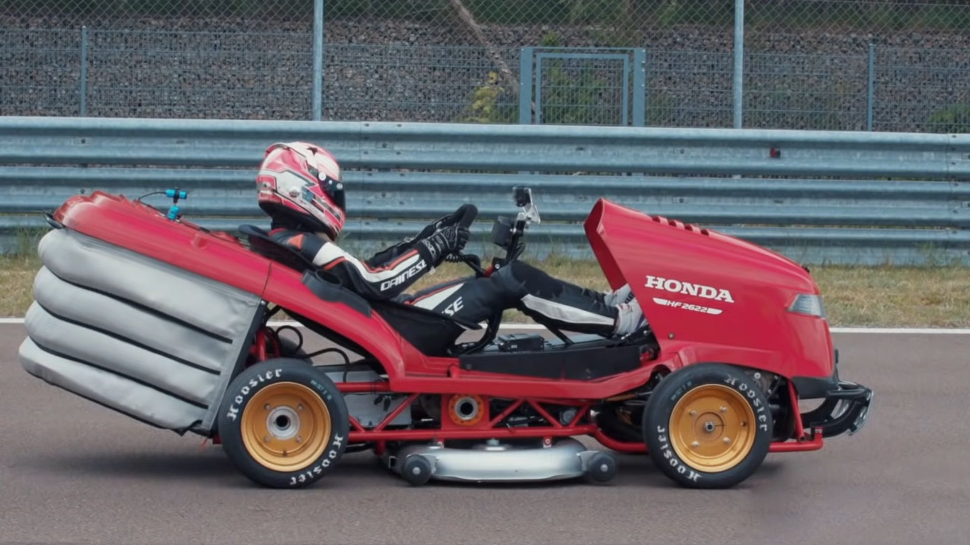 Honda's Lawn Mover Reaches 100 Mph in Just 6.285 Seconds