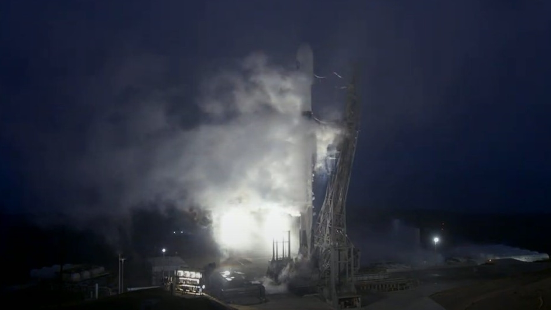 SpaceX launches the US spy satellite for NRO in 2022