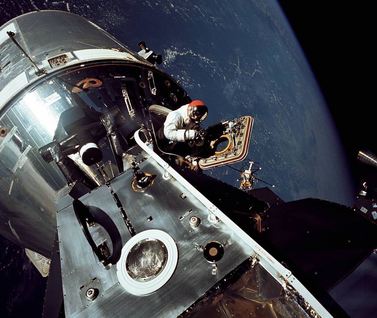 Houston We Have a Problem: 13 Facts About the Near-Disaster Apollo 13 ...