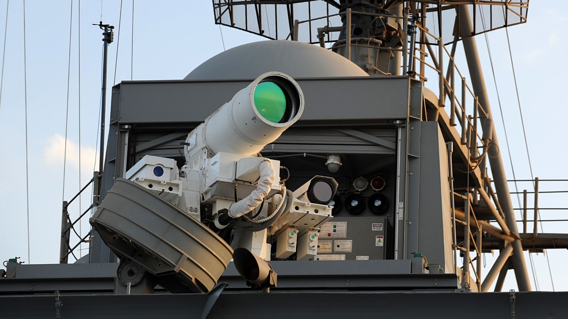 US Army Is Building The World's 'Most Powerful' Laser Weapon | IE