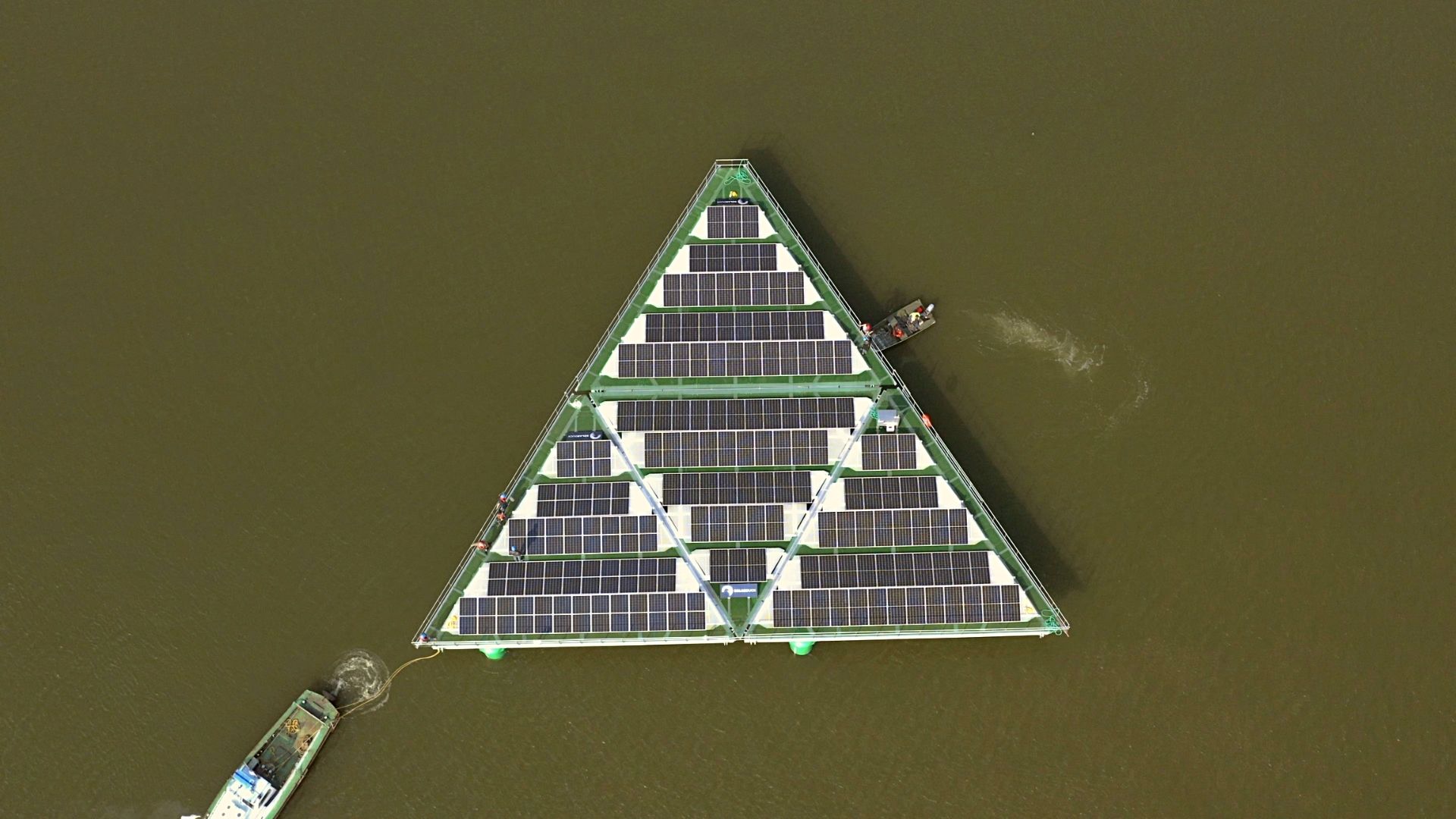 A New Hurricane-Resistant Floating Solar Farm Is Growing | IE